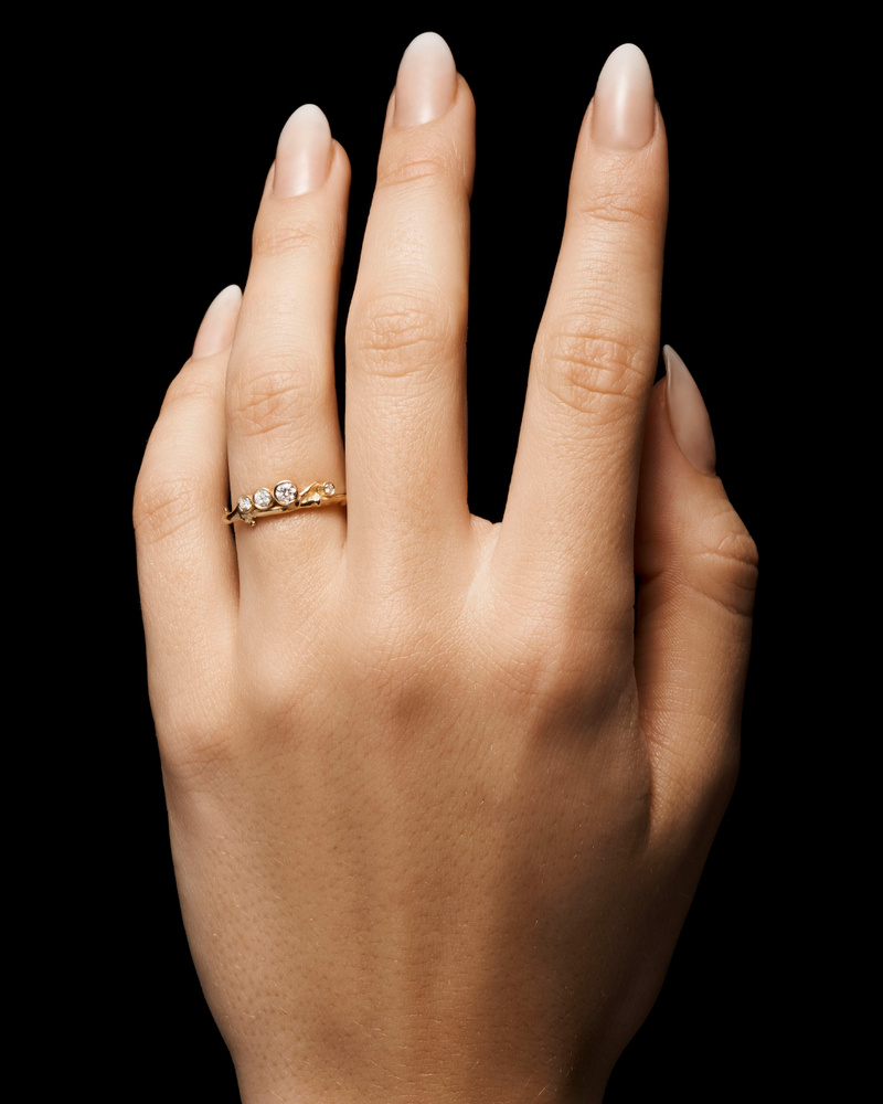 Aelva Ring - Enchanting 18K Yellow Gold with Diamonds | Maria Nilsdotter