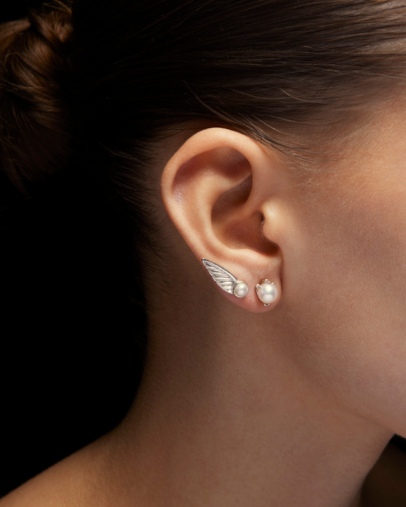 Tiny Claw Pearl Ear Stud - Bold Sterling Silver Elegance | Maria Nilsdotter