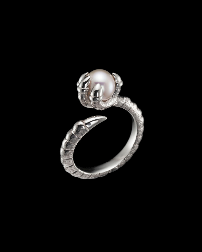 Claw Pearl Ring - 925 Sterling Silver with Freshwater Pearl | Maria Nilsdotter