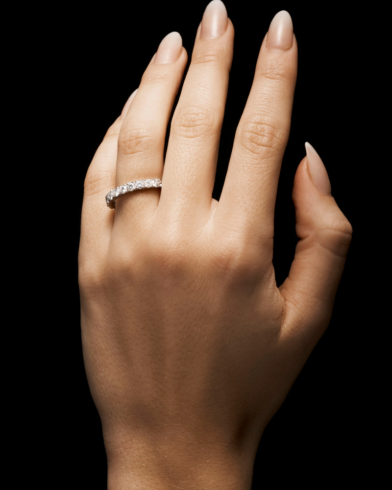 Never Ending Ring 0.1CT - Elegant 18K White Gold Design | Maria Nilsdotter