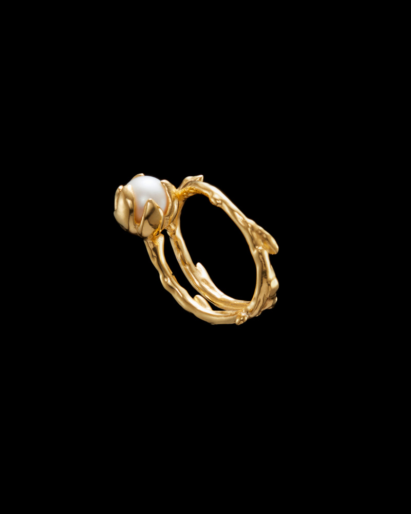 Bud Ring - 18k Gold-Plated Silver with Freshwater Pearl | Maria Nilsdotter